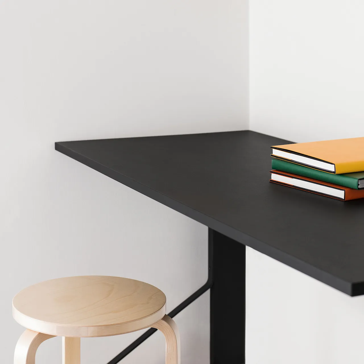 Köp Trienna Soffbord från Artek | Nordiska Galleriet