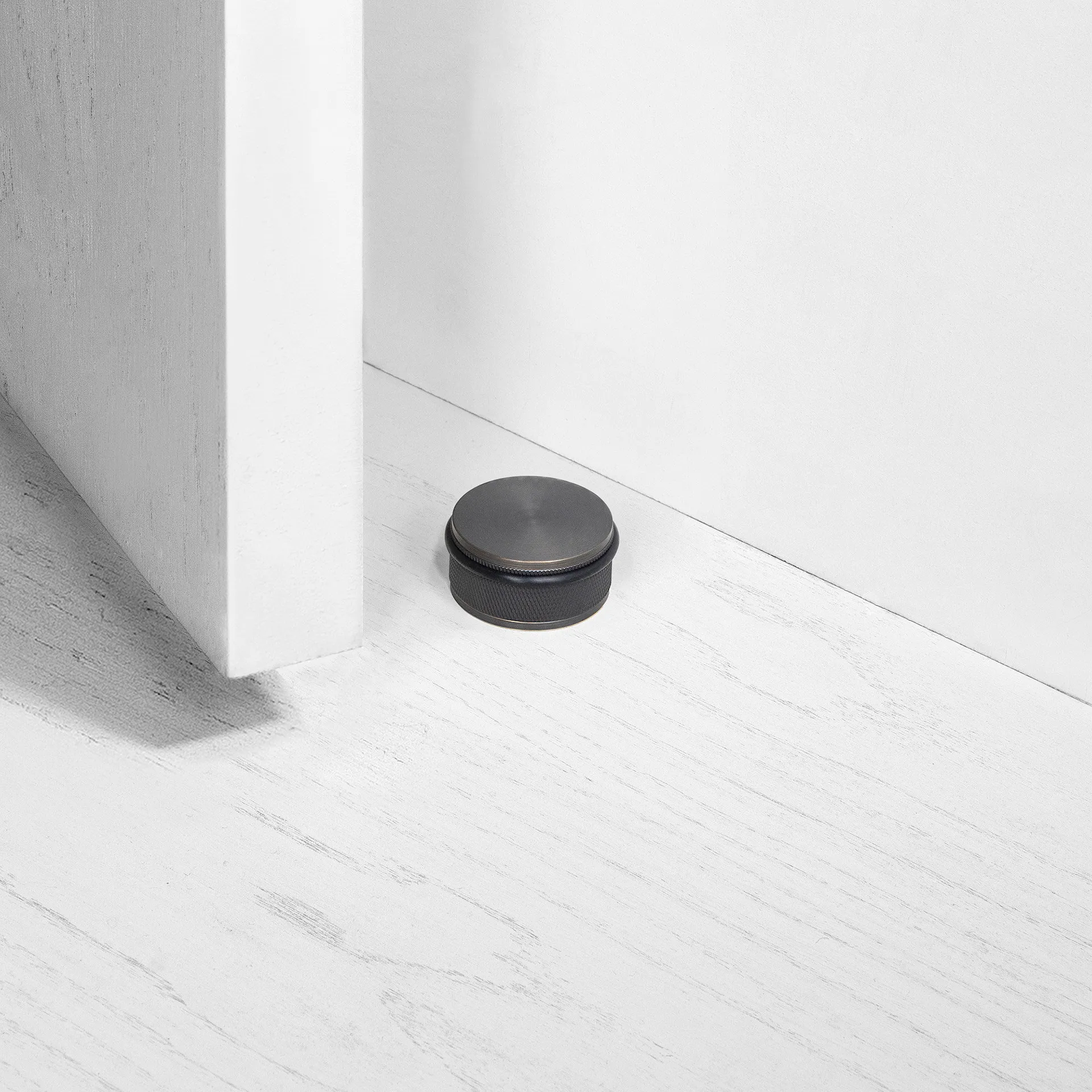 Köp Door Stop Floor Mounted från Buster + Punch