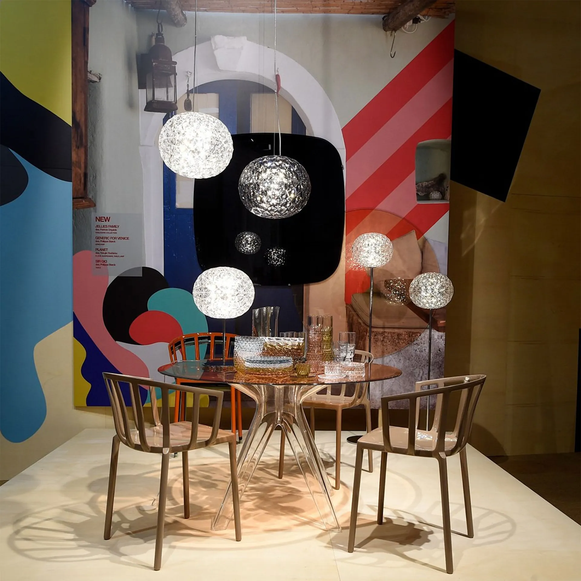 Köp Planet Floor Lamp från Kartell Köp Planet Floor Lamp från Kartell